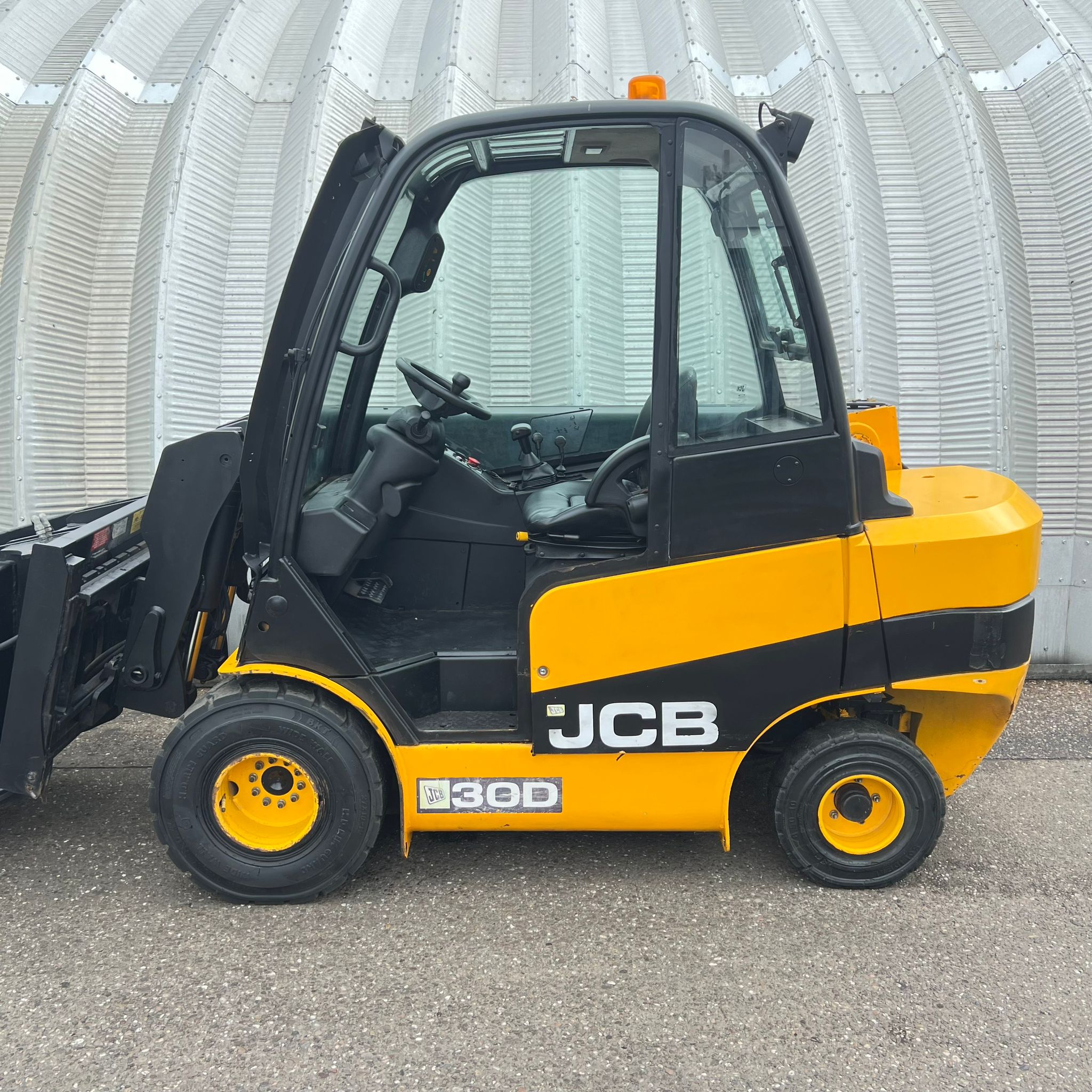 JCB TLT30D USED TELETRUK FORKLIFT - 4000mm lift - Bagging Bucket (#5250)