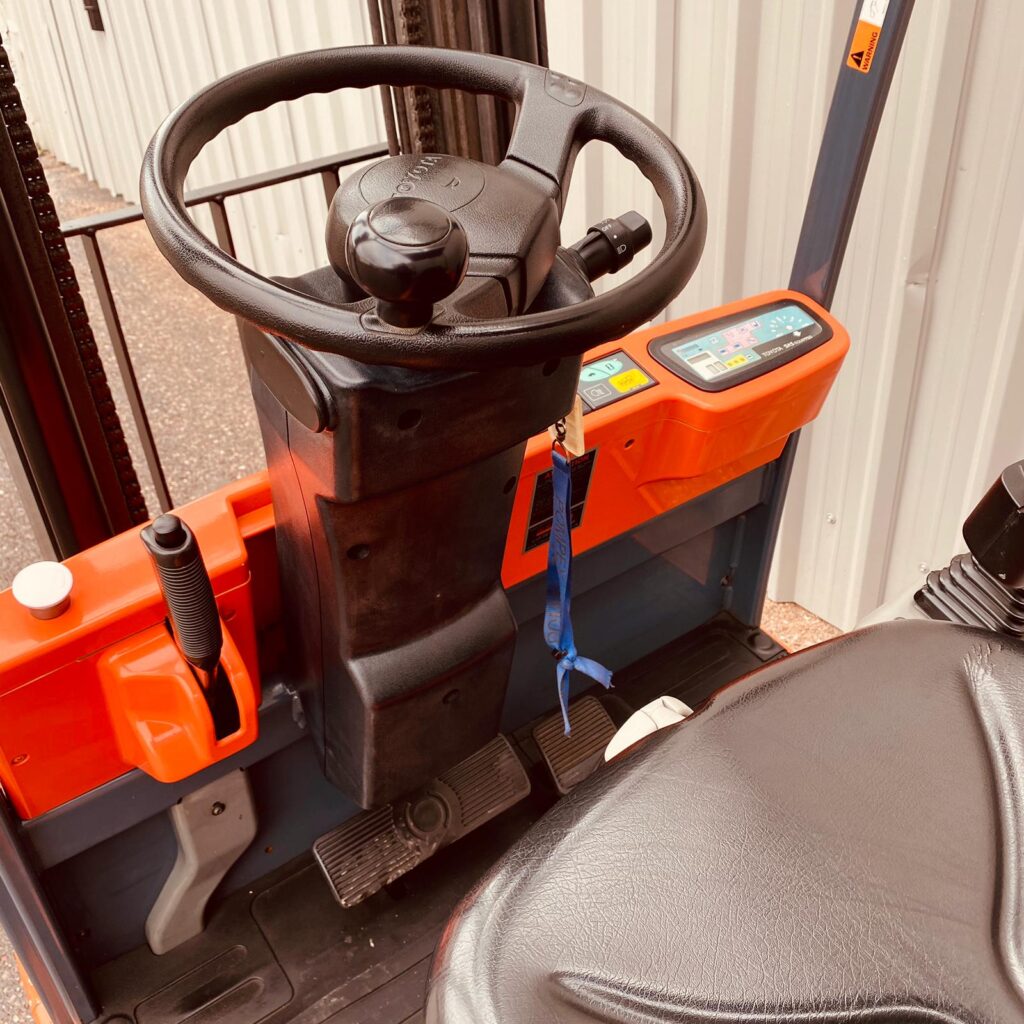 TOYOTA 7FBEST15 USED 3 WHEEL ELECTRIC FORKLIFT (#3094)