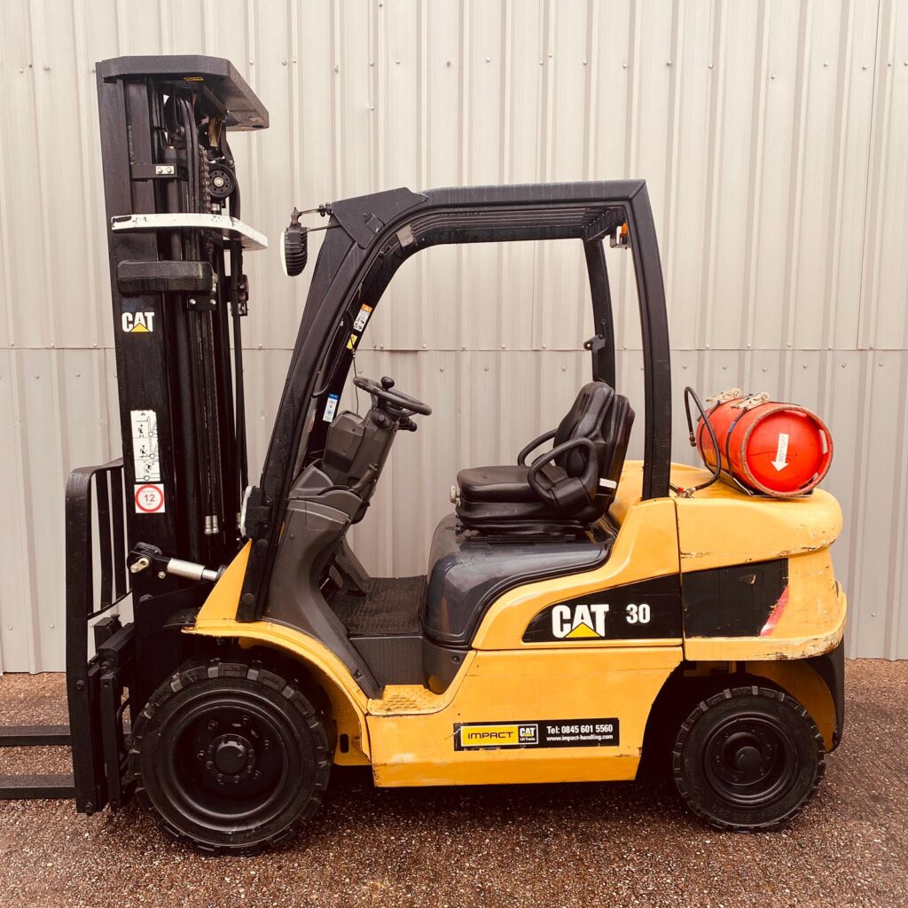 CAT GP30N USED GAS FORKLIFT (#3075)