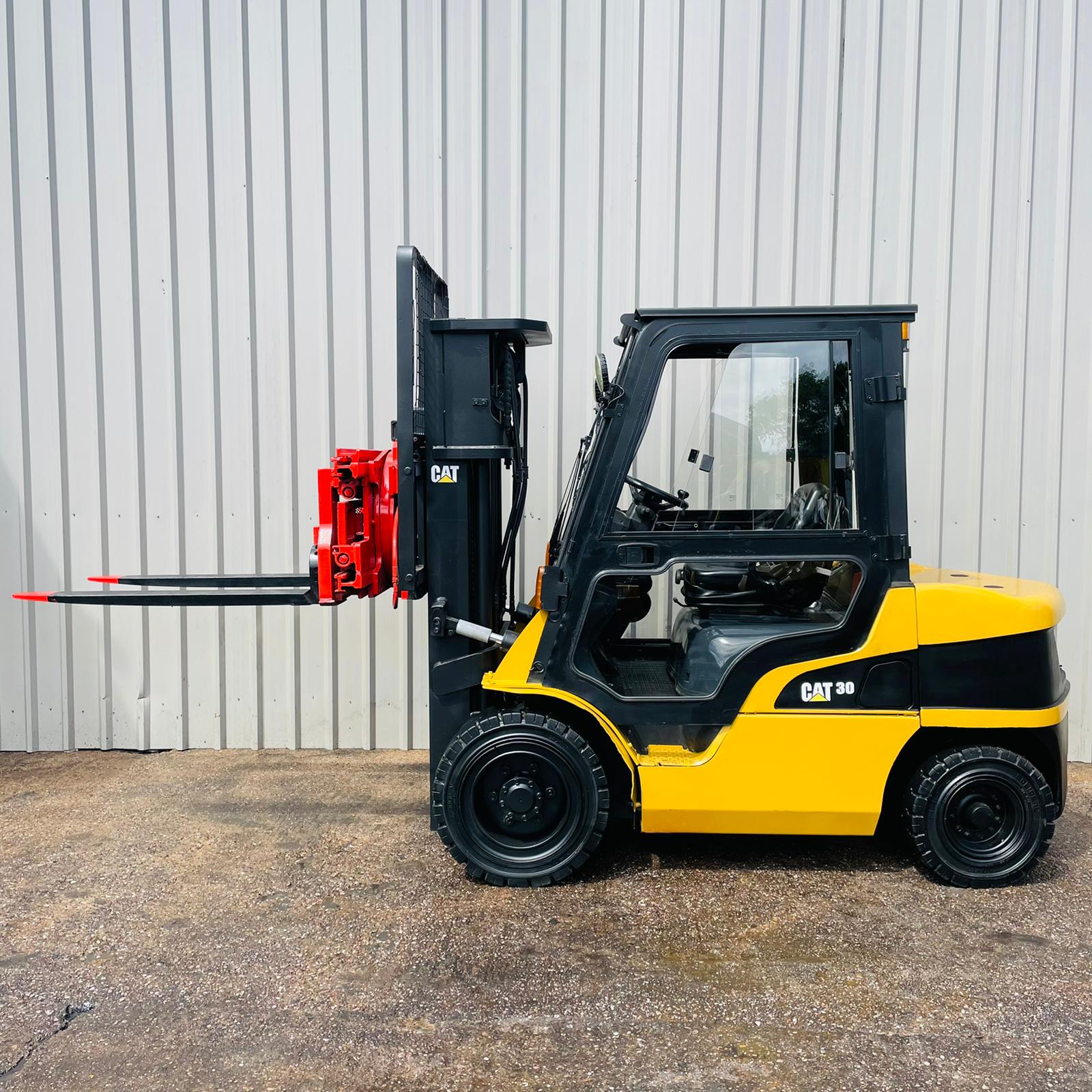 CAT DP30N USED DIESEL FORKLIFT ROTATOR ATTACHMENT (#3528)