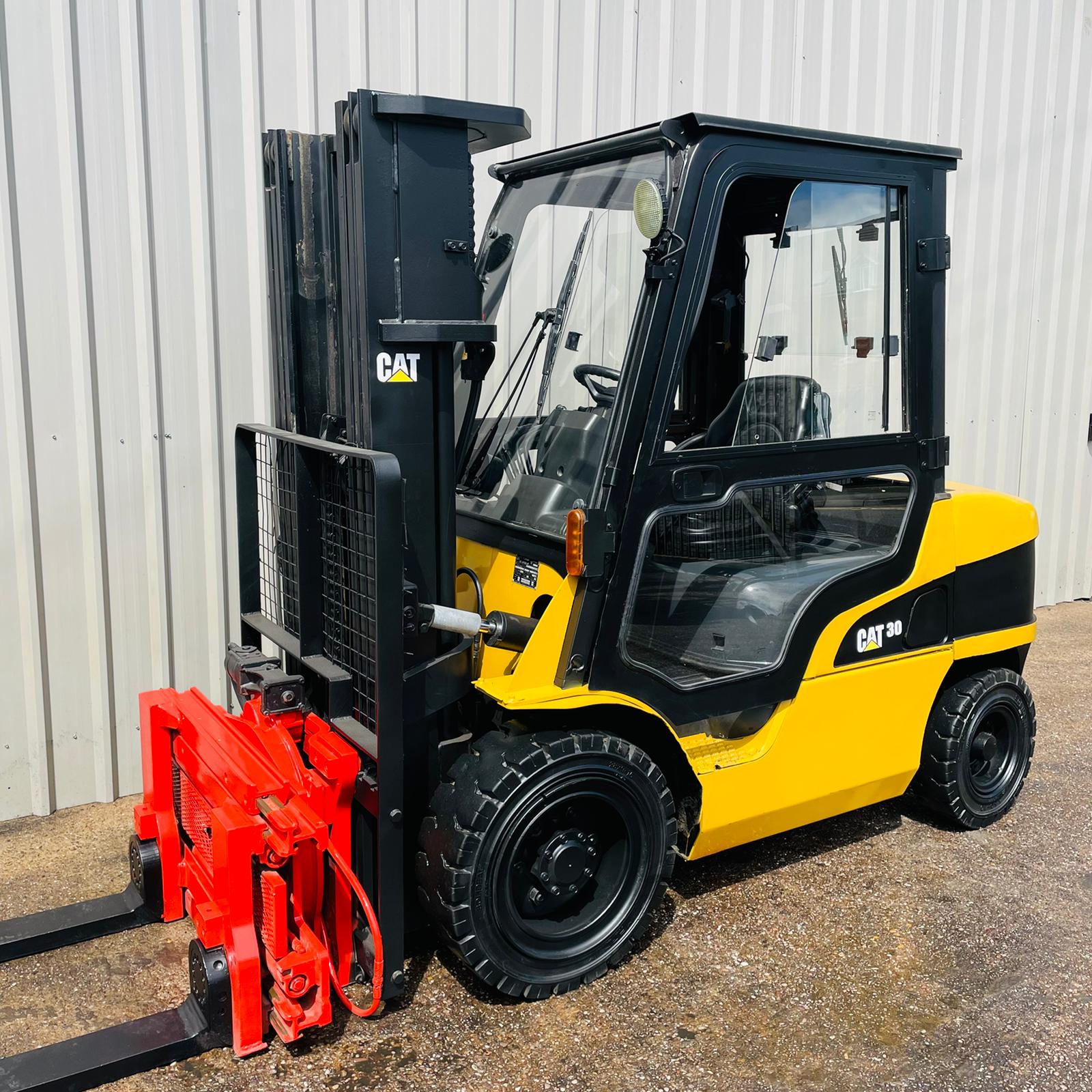 CAT DP30N USED DIESEL FORKLIFT ROTATOR ATTACHMENT (#3528)