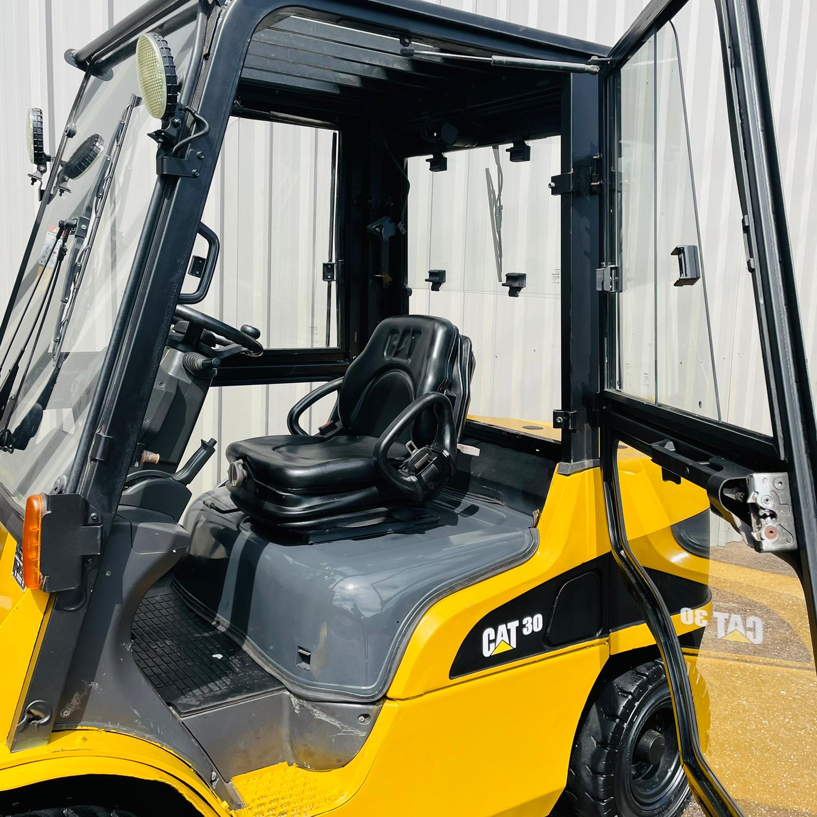 CAT DP30N USED DIESEL FORKLIFT ROTATOR ATTACHMENT (#3528)