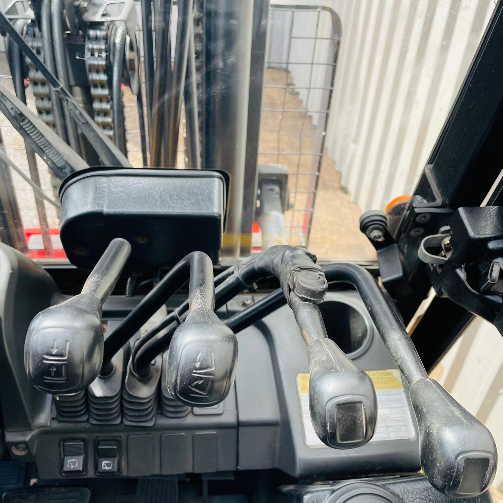 CAT DP30N USED DIESEL FORKLIFT ROTATOR ATTACHMENT (#3528)