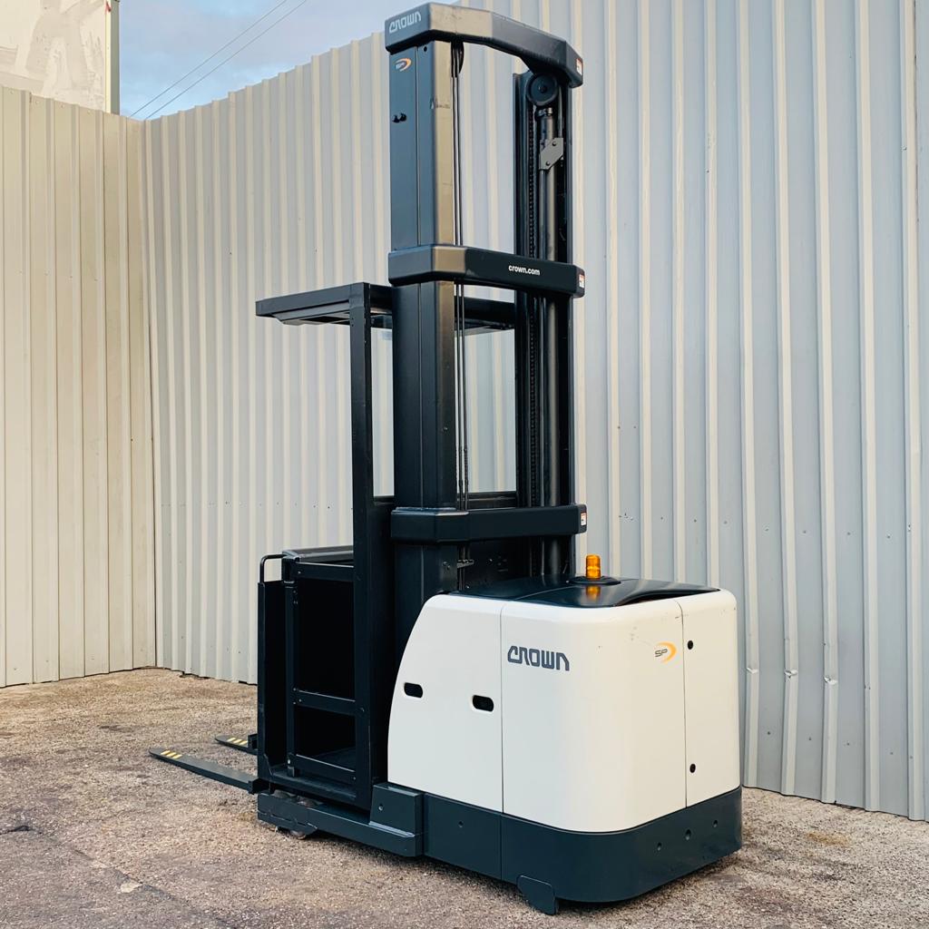 CROWN SP3522.1 ELECTRIC FORKLIFT MAN UP ORDER PICKER (#3601)
