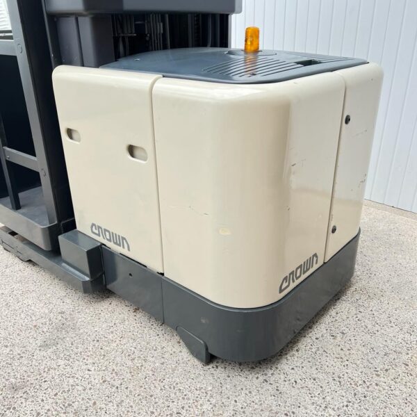 CROWN SP3012TT ELECTRIC FORKLIFT MAN UP ORDER PICKER (#3598)