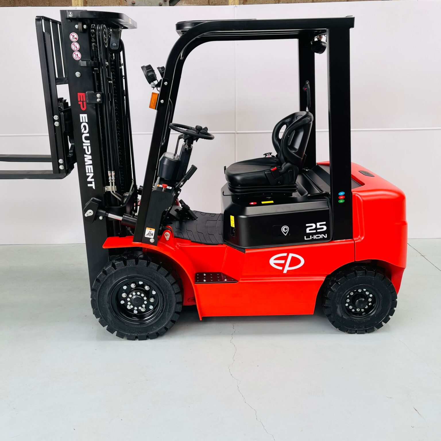 New EP EFL252 Electric Forklift (#3706) - Lithium Power | Trucks Direct