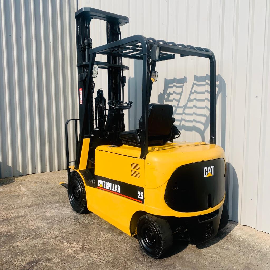 CAT EP25K-PAC USED 4 WHEEL ELECTRIC FORKLIFT (#3987)