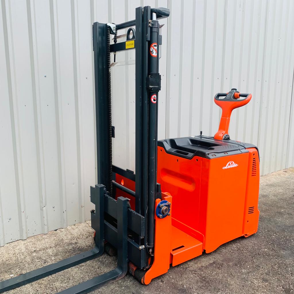 LINDE L10ac USED ELECTRIC STACKER PALLET FORKLIFT (#4303)
