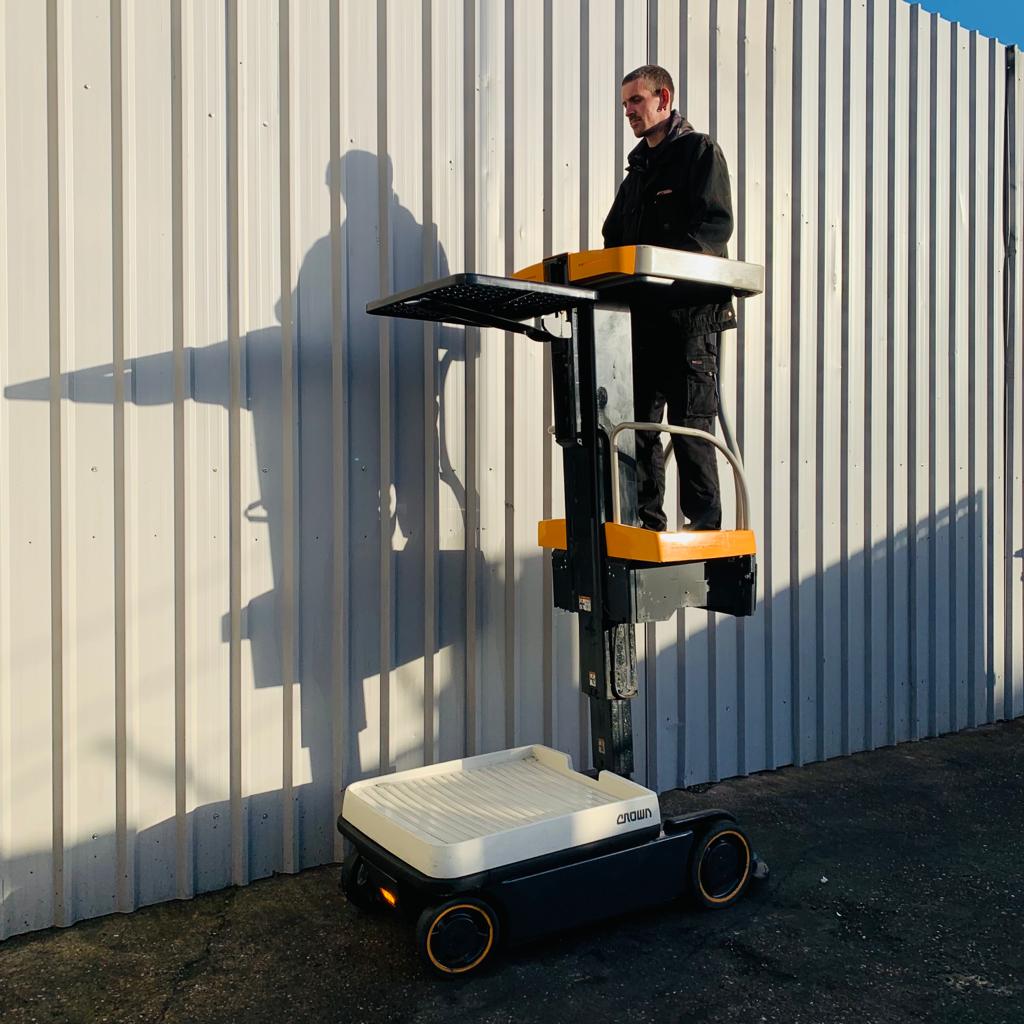 CROWN WAV60-118 USED ELECTRIC FORKLIFT ORDER PICKER (#4410)