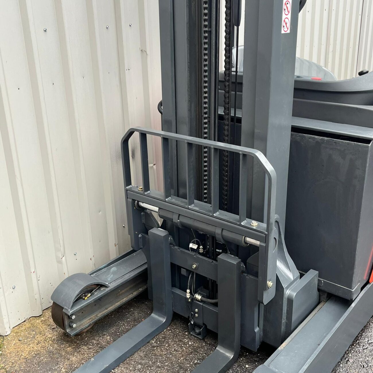 LINDE R16HD USED REACH FORKLIFT TRUCK - HEIGHT READER / CAMERA (#4438)