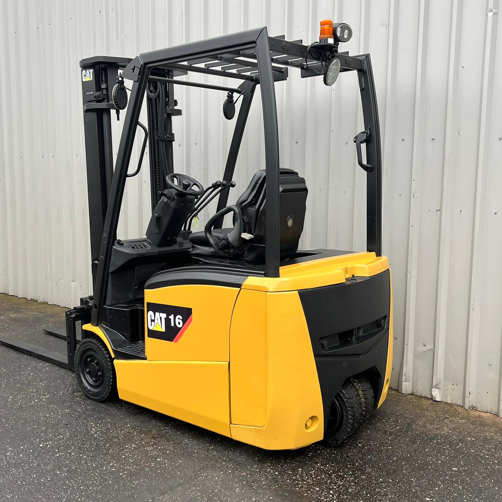 CAT EP16CPNT USED 3 WHEEL ELECTRIC FORKLIFT (#4576)