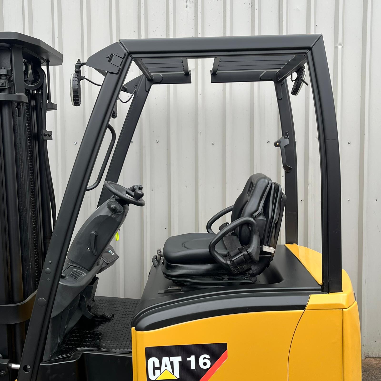 CAT EP16CPNT USED 3 WHEEL ELECTRIC FORKLIFT (#4576)