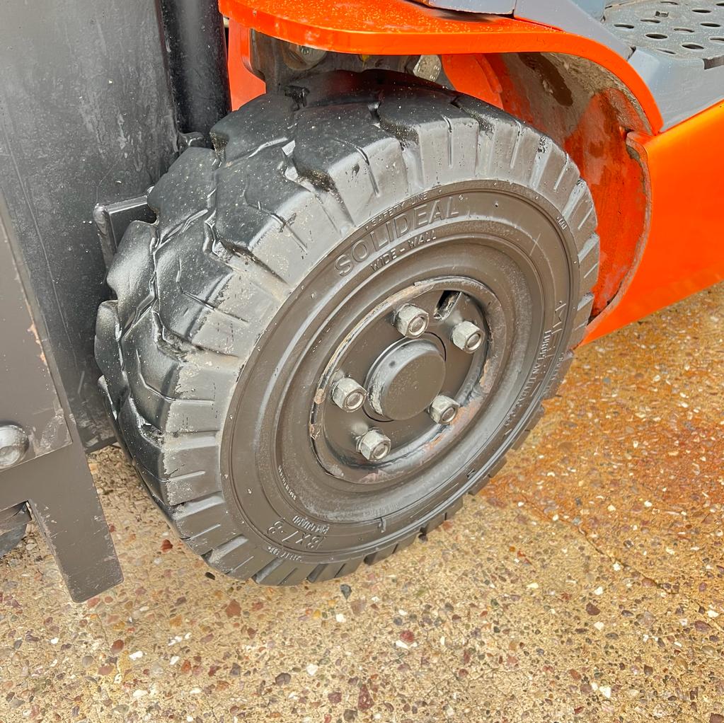 TOYOTA 8FBE16T USED 3 WHEEL ELECTRIC FORKLIFT - 4000MM LIFT (#5149)