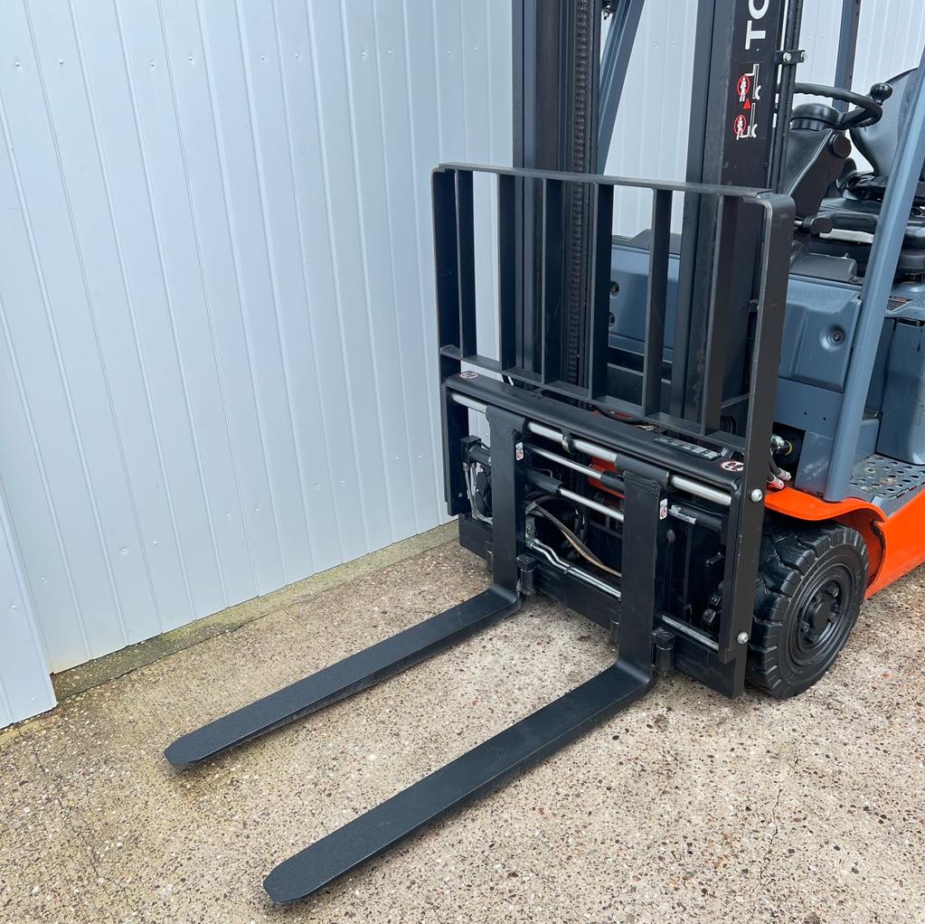 TOYOTA 8FBE16T USED 3 WHEEL ELECTRIC FORKLIFT - 4000MM LIFT (#5147)