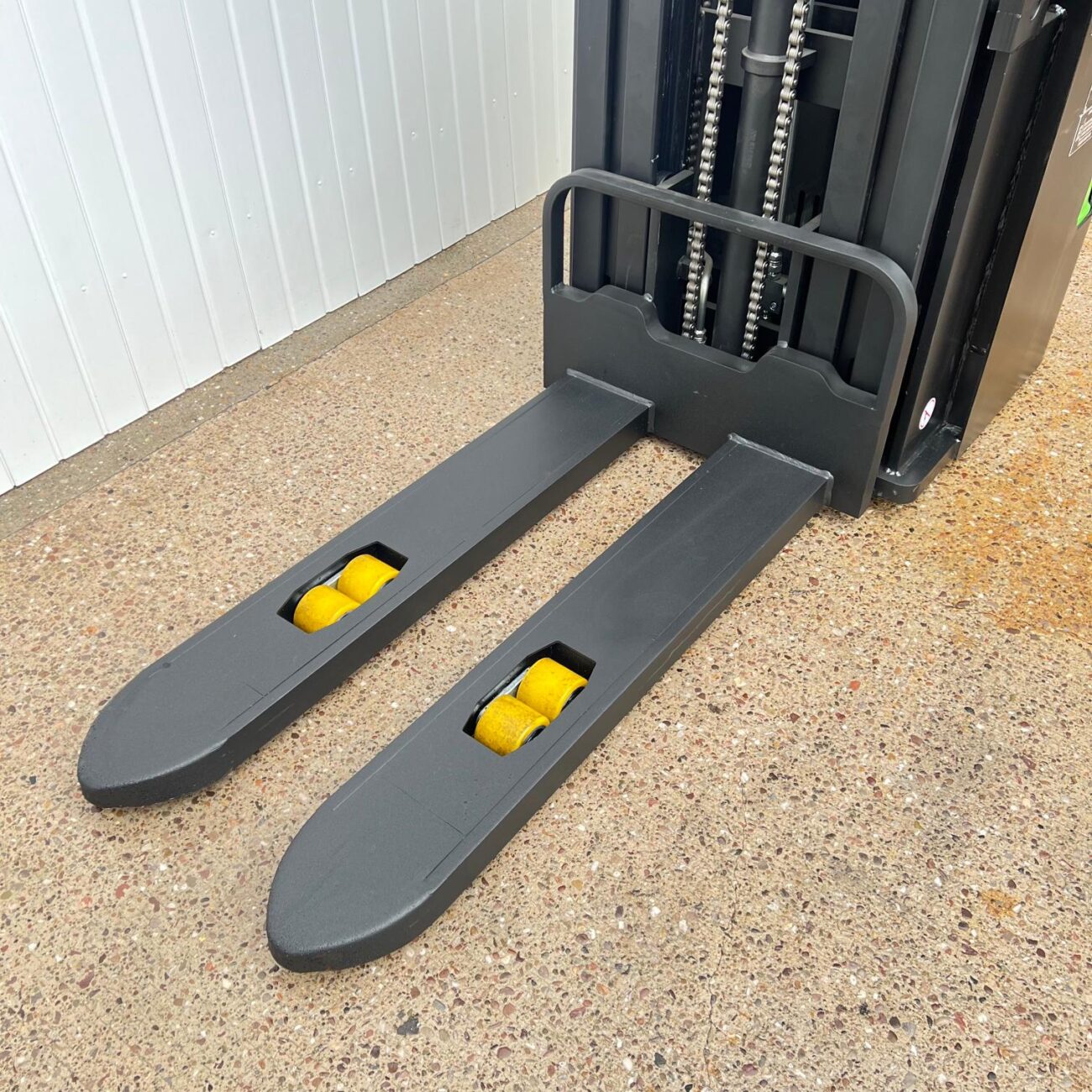 LITHIUM ELECTRIC PALLET STACKER TRUCK GREENPOWER ES16-16WA -1600KGS ...